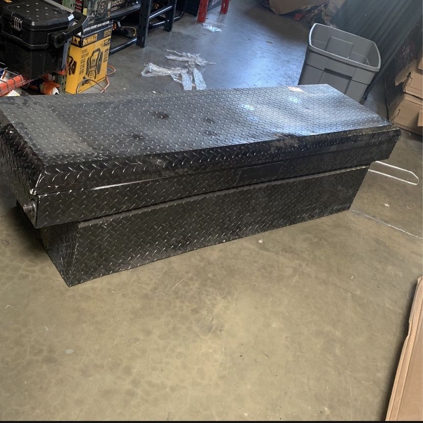Weather Guard 71.38 in. Matte Black Aluminum Full Size Crossbed Truck Tool Box for Sale in Whittier CA OfferUp