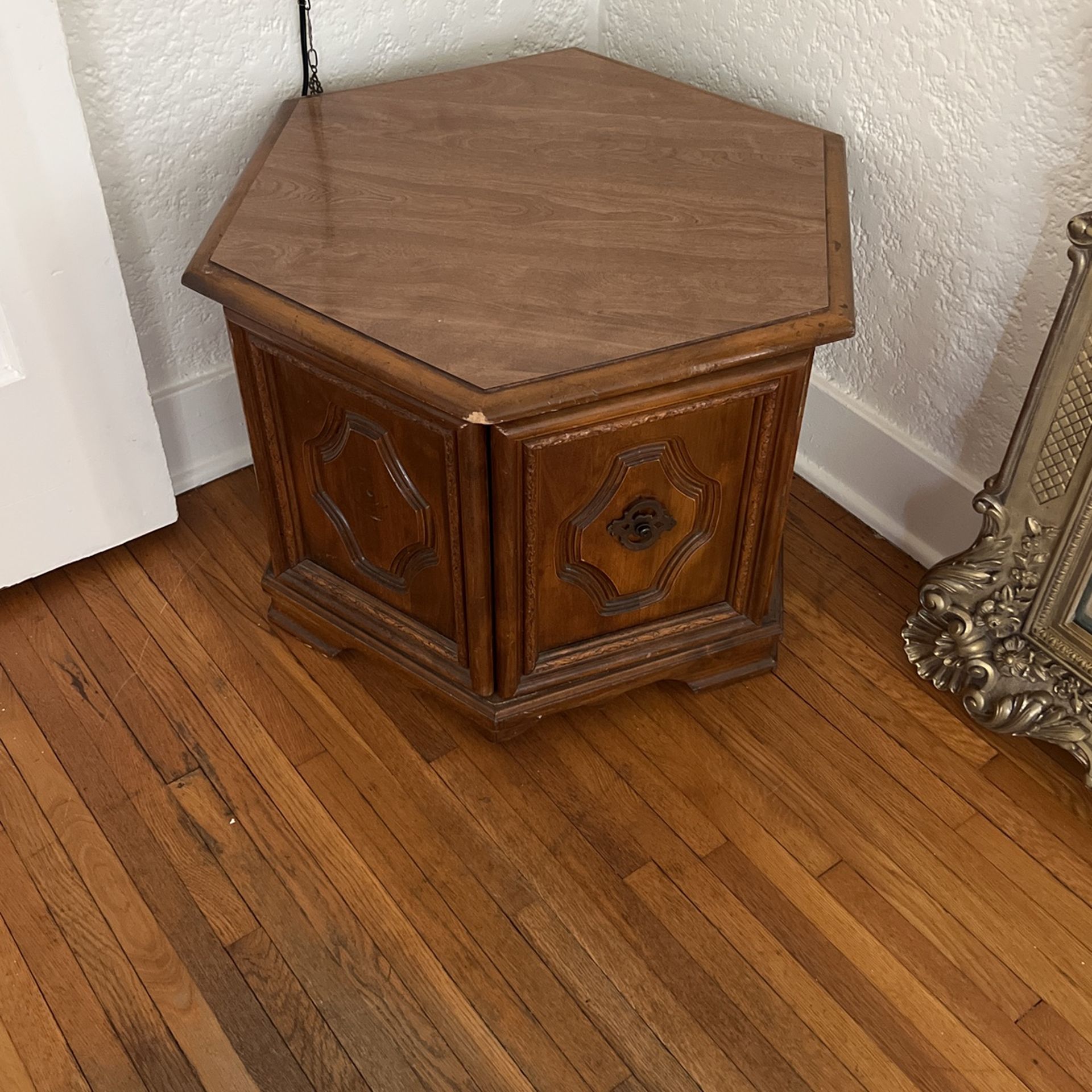 Hexagon Side Table for Sale in Bakersfield, CA - OfferUp