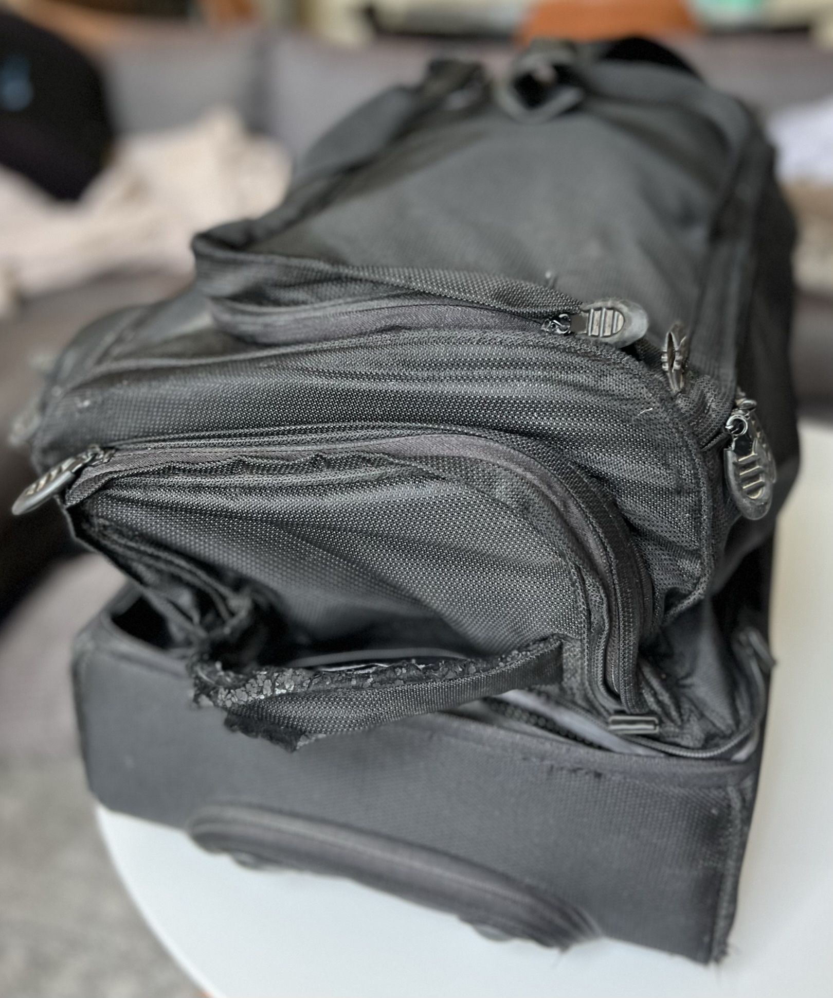 Tumi Bag/Luggage - Alpha Ballistic 554C Carry On Shelled Duffel Split ...