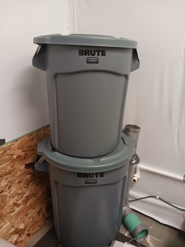 Rubbermaid Industrial Brute Trash Barrels 20g & 32g $20 For Both for ...