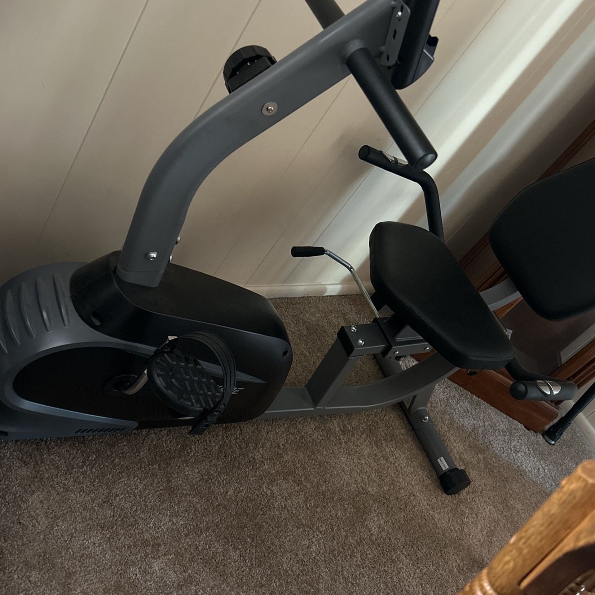 MAXKARE SIT DOWN ELIPTICAL BIKE for Sale in Staten Island, NY - OfferUp
