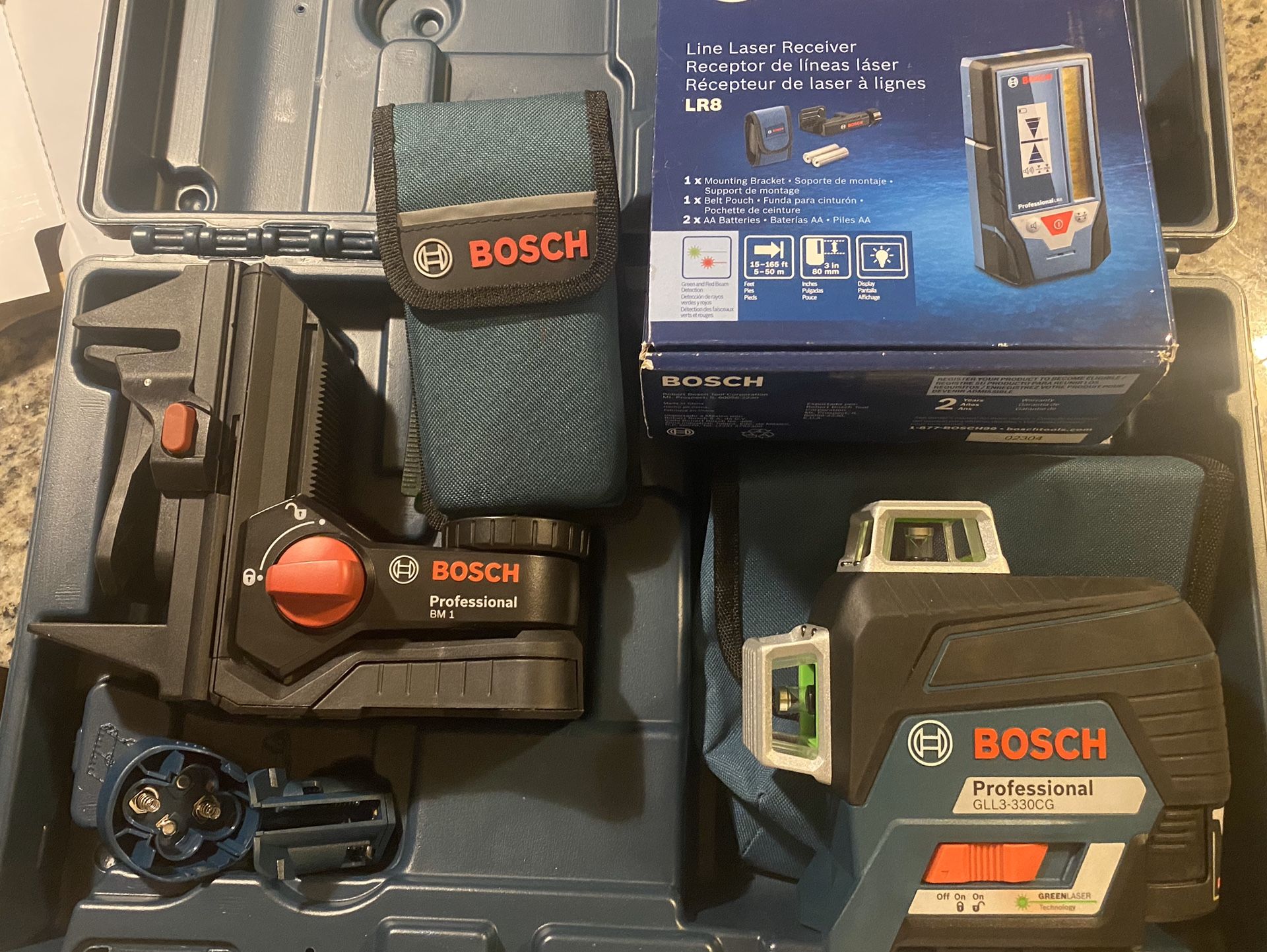 Bosch GLL3-330CG 360-Degree Green Beam Three-Plane Leveling and ...