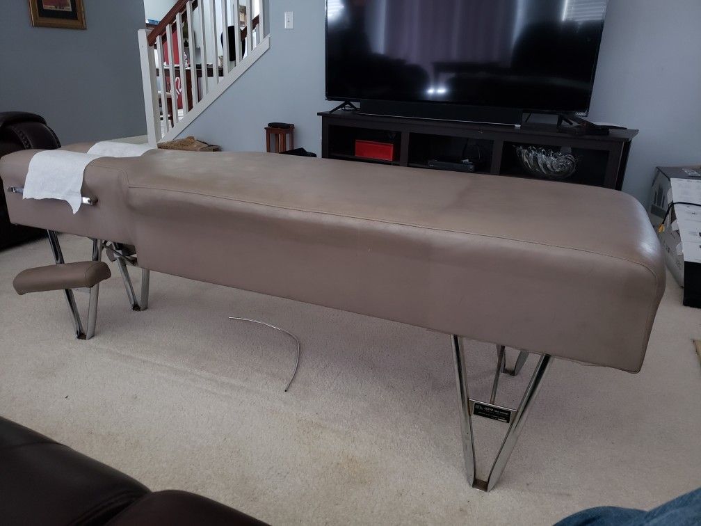 Chiropractic Massage Table For Sale In Auburn Wa Offerup