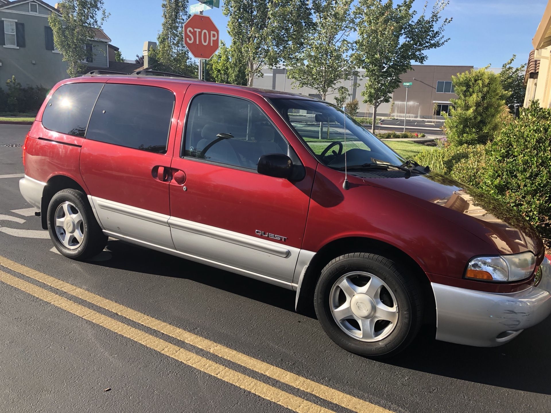 Nissan Minivan 2000