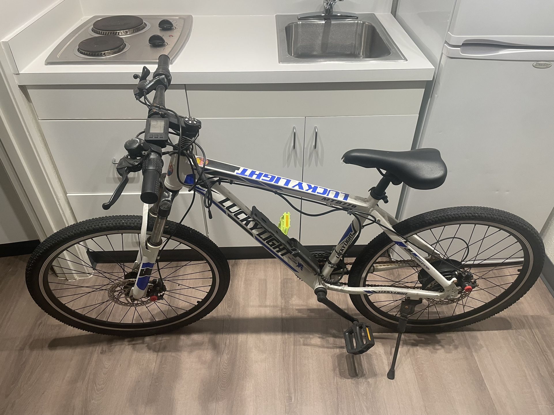 Electric Bike Lucky Light for Sale in Boca Raton, FL - OfferUp