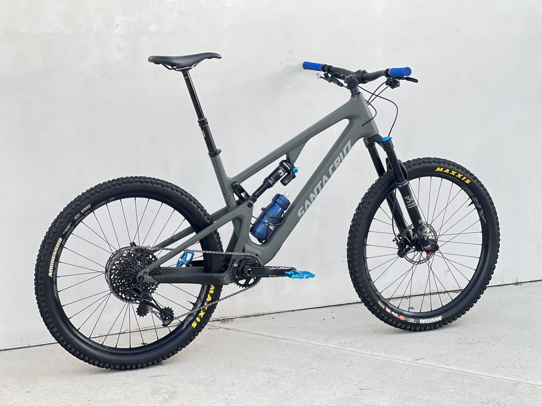 Like NEW Santa Cruz 5010 C Carbon Full Suspension Mountain Bike. EXTRA ...