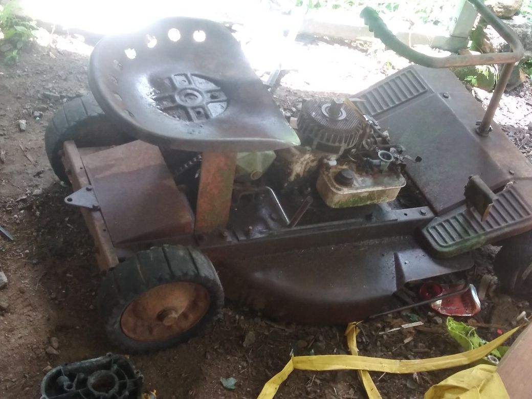 Snapper riding mower early 50s model for Sale in Salem, SC - OfferUp