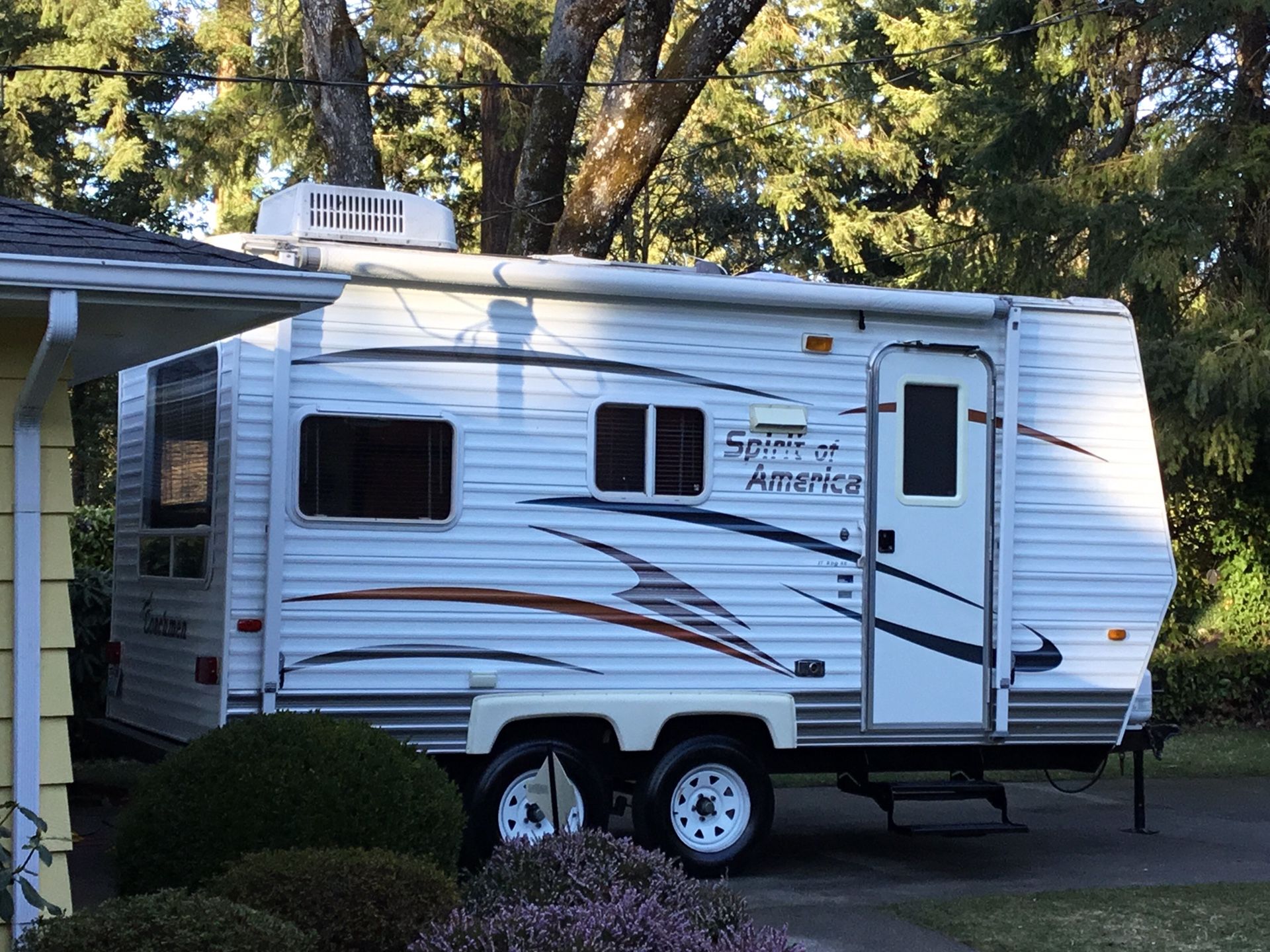 2007 coachmen 17ft spirit of America travel trailer Full bath with ...