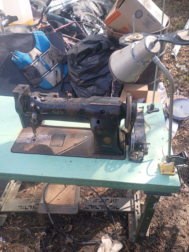 111w155 Singer Industrial Leather Sewing Machine for Sale in Dallas, TX ...