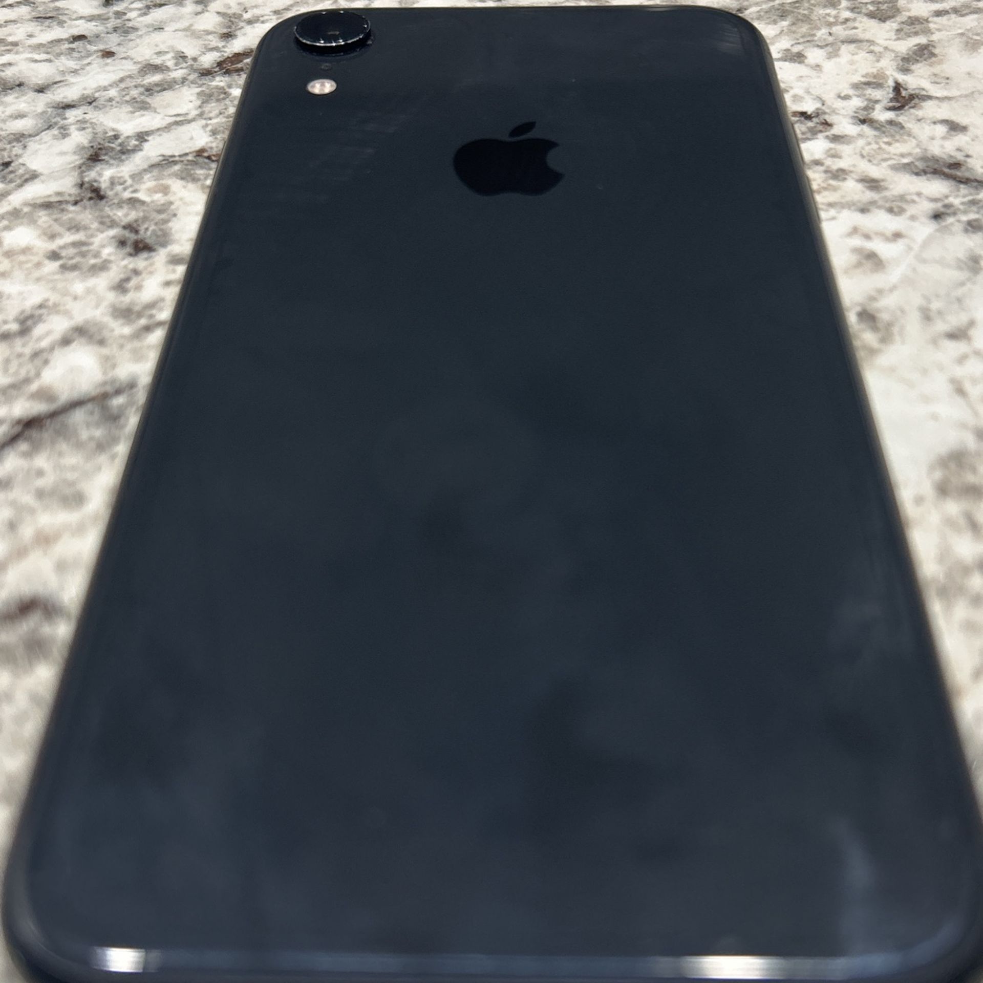 iPhone XR for Sale in South Milwaukee, WI - OfferUp