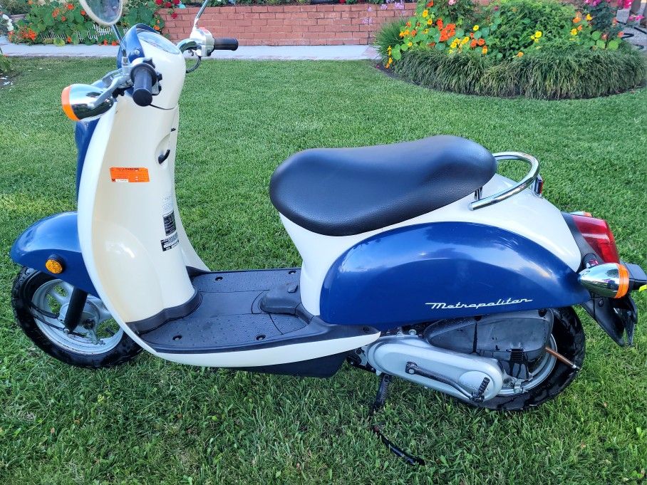 2004 Honda CHF50 Metropolitan 50cc Scooter for Sale in Garden Grove, CA ...