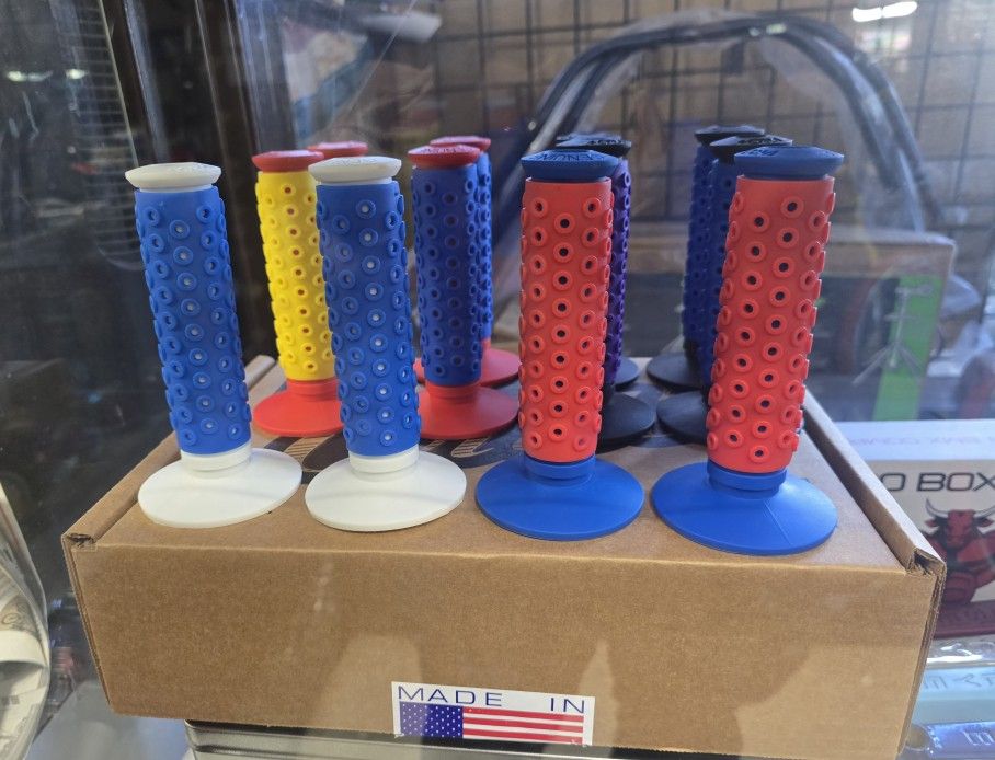 Oakley Repop Old School Bmx Grips for Sale in Whittier, CA - OfferUp