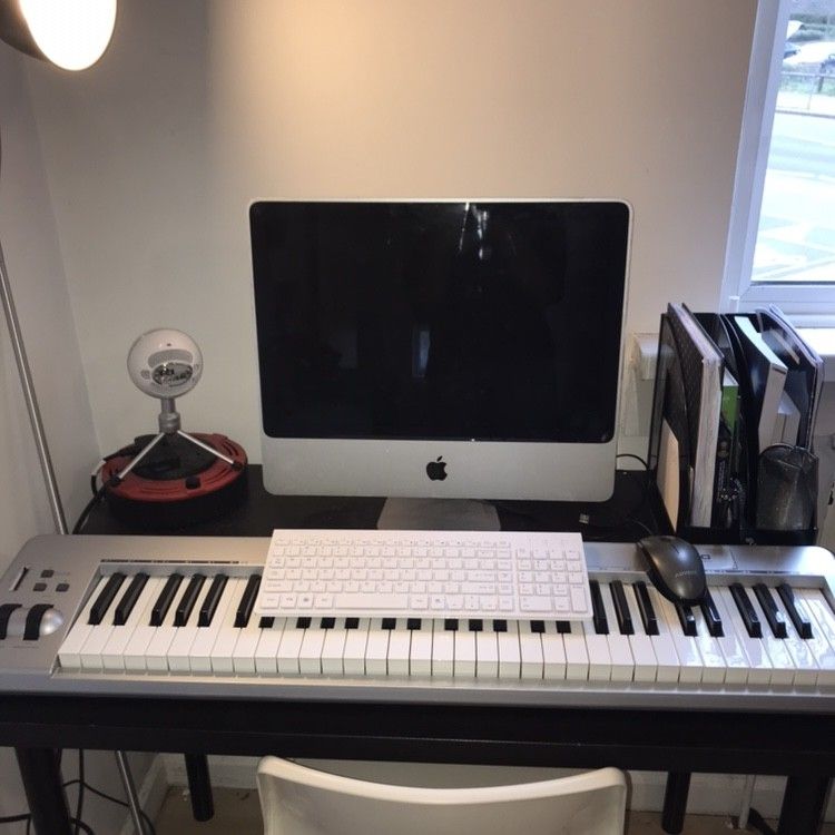 Apple IMAC all in one computer with M Audio USB keyboard piano.. for ...