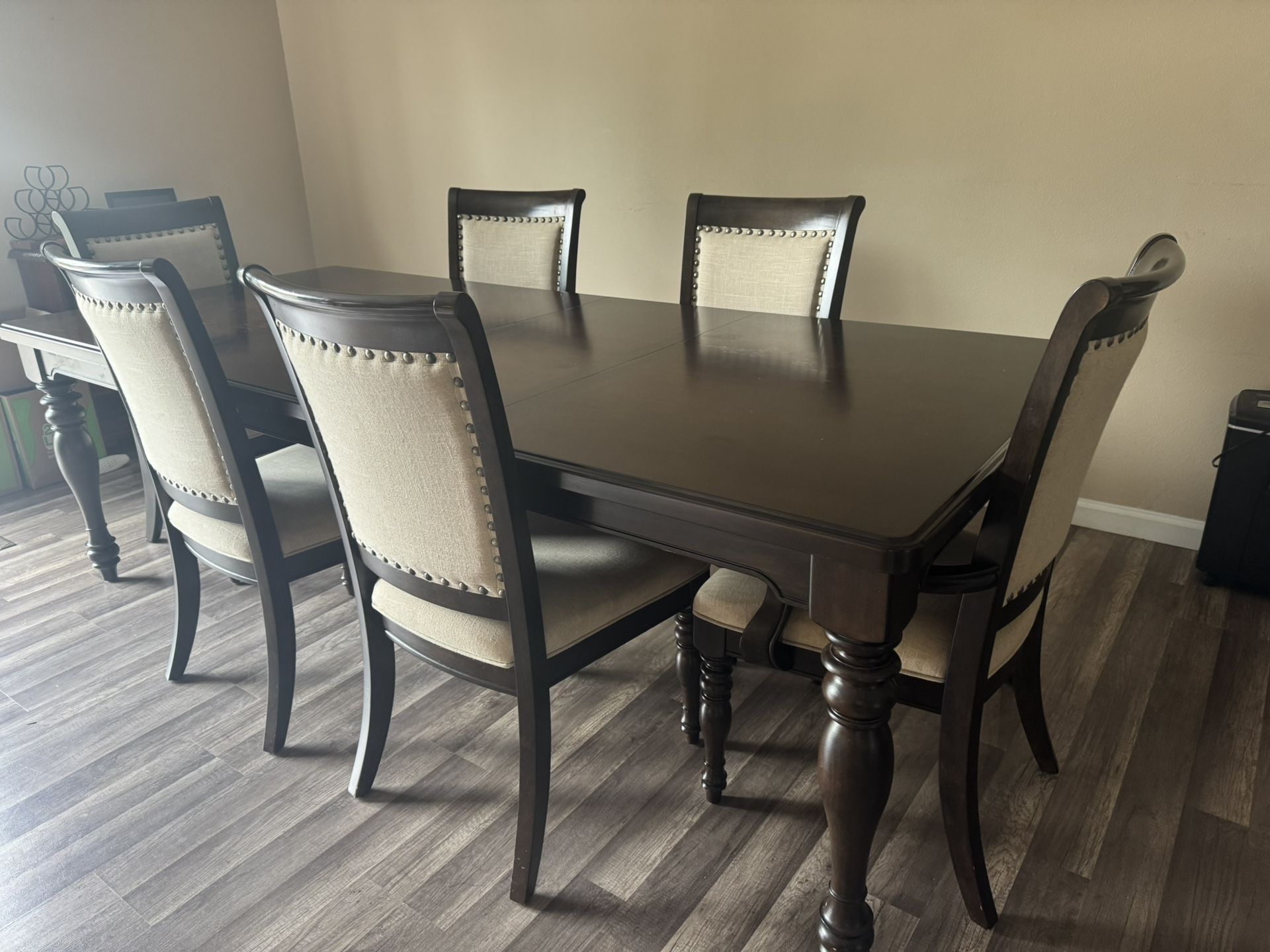 Haverty Dining Room Set With 6 chairs for Sale in Port St. Lucie, FL ...