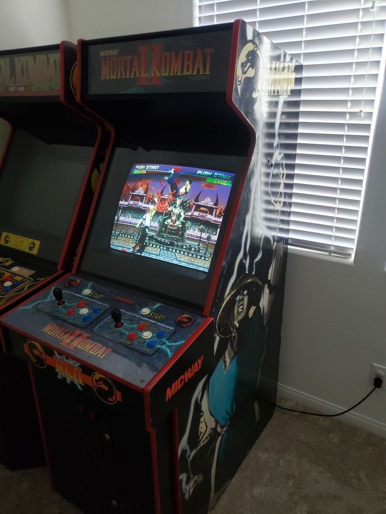 Original Mortal Kombat 2 Arcade Cabinet for Sale in North Las Vegas, NV ...
