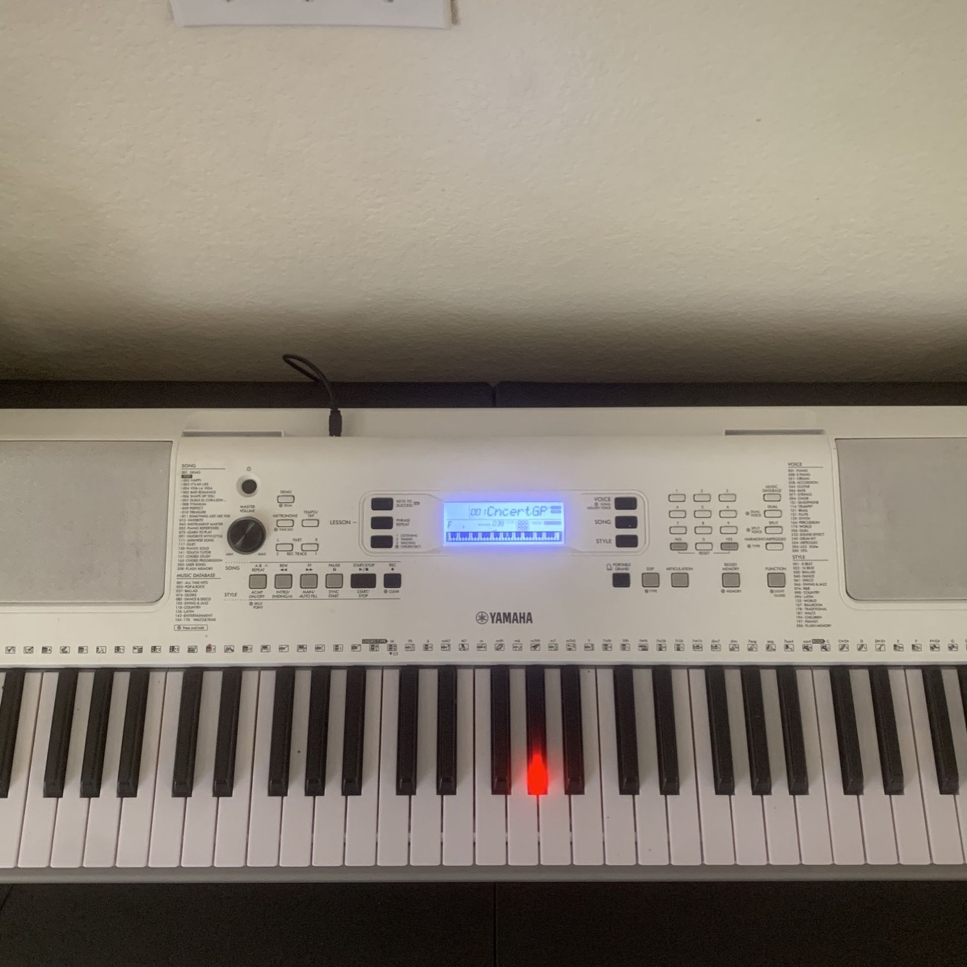 Yamaha EZ 300 keyboard for Sale in Las Vegas, NV - OfferUp