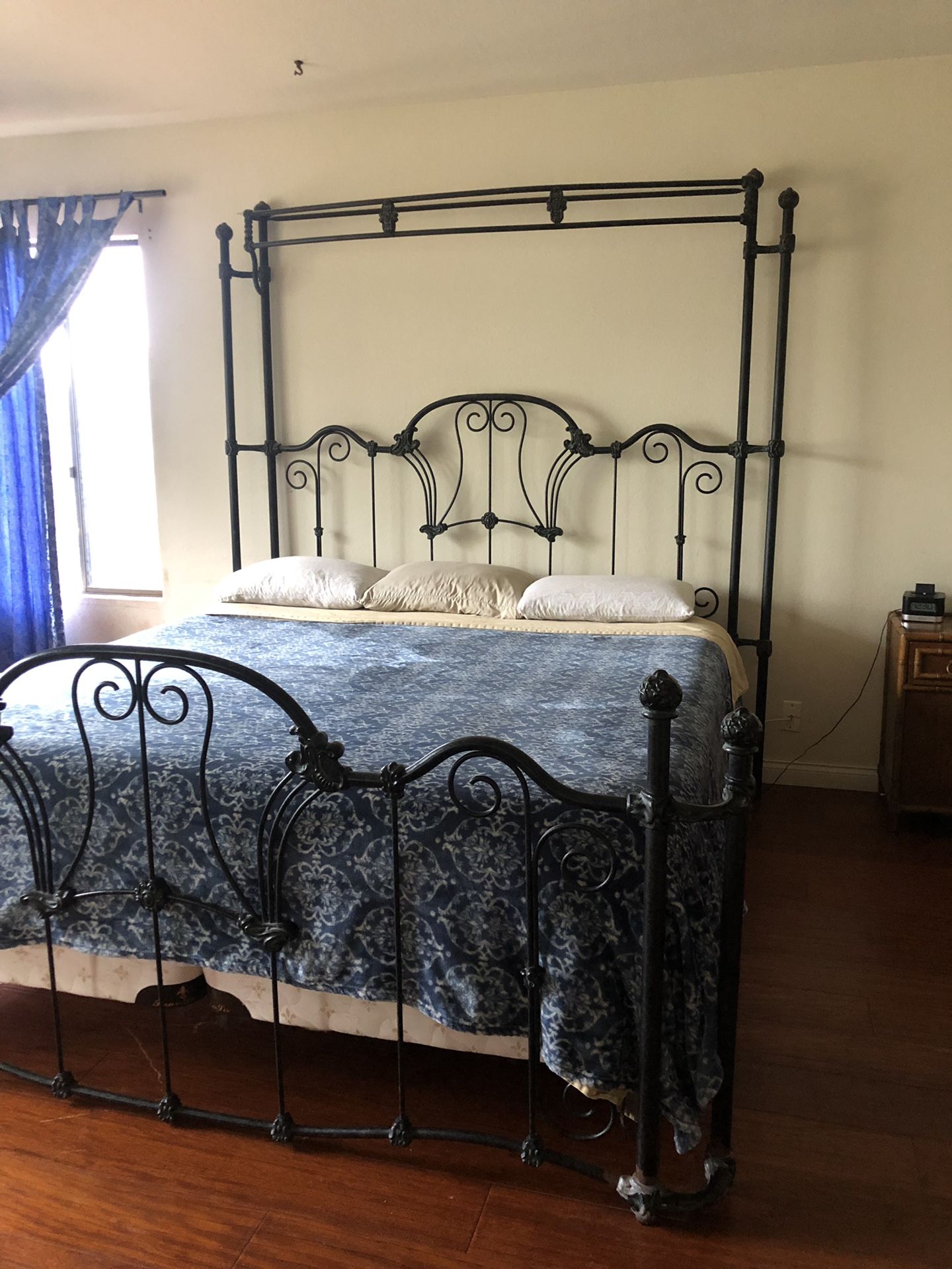 King Wesley Allen Wrought Iron Poster Bonnet Canopy Bed for Sale in ...
