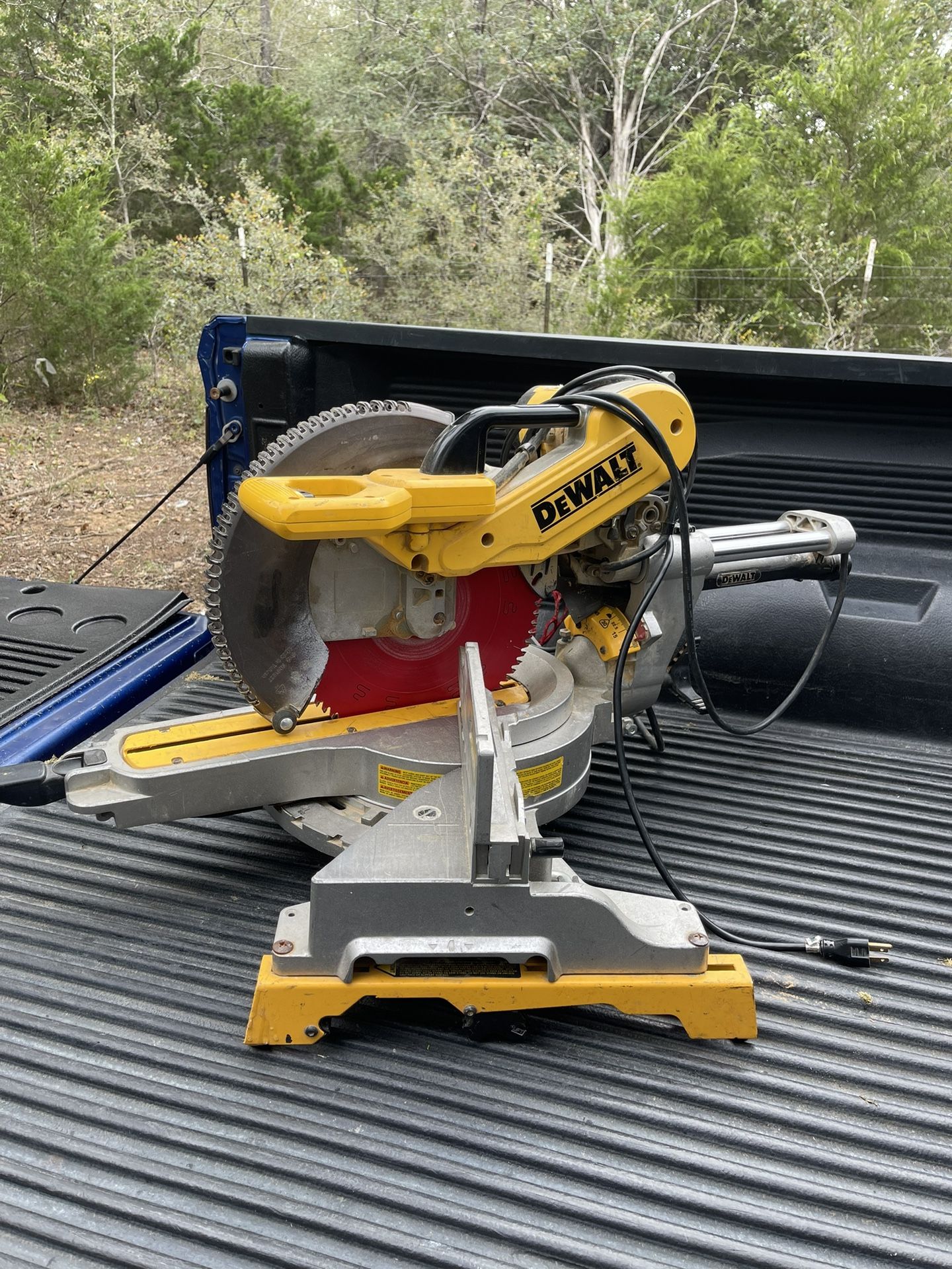 Dewalt Sliding Miter Saw Serrucho Dewalt for Sale in Cedar Creek, TX ...