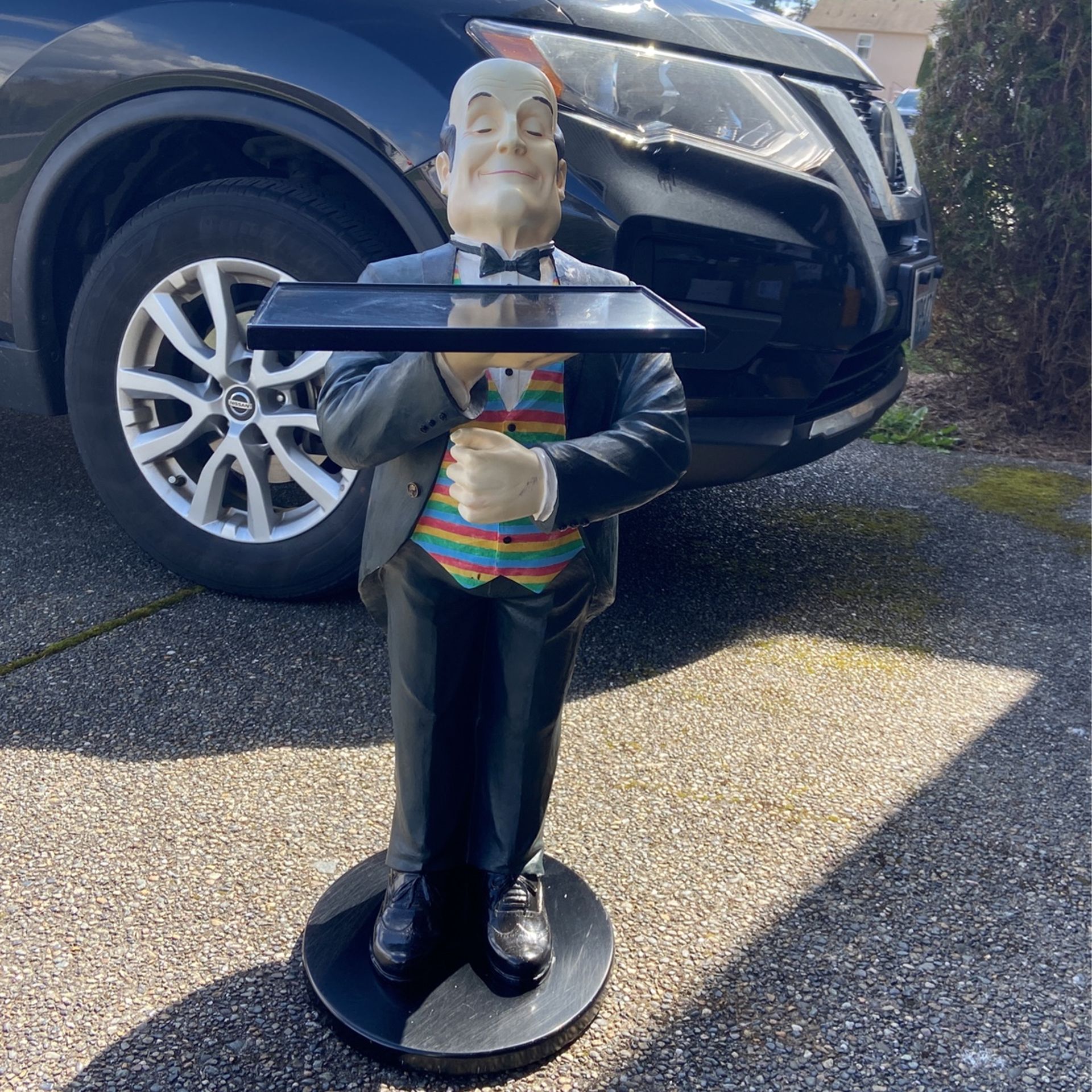 Waiter Statue With Tray for Sale in Lynnwood, WA - OfferUp