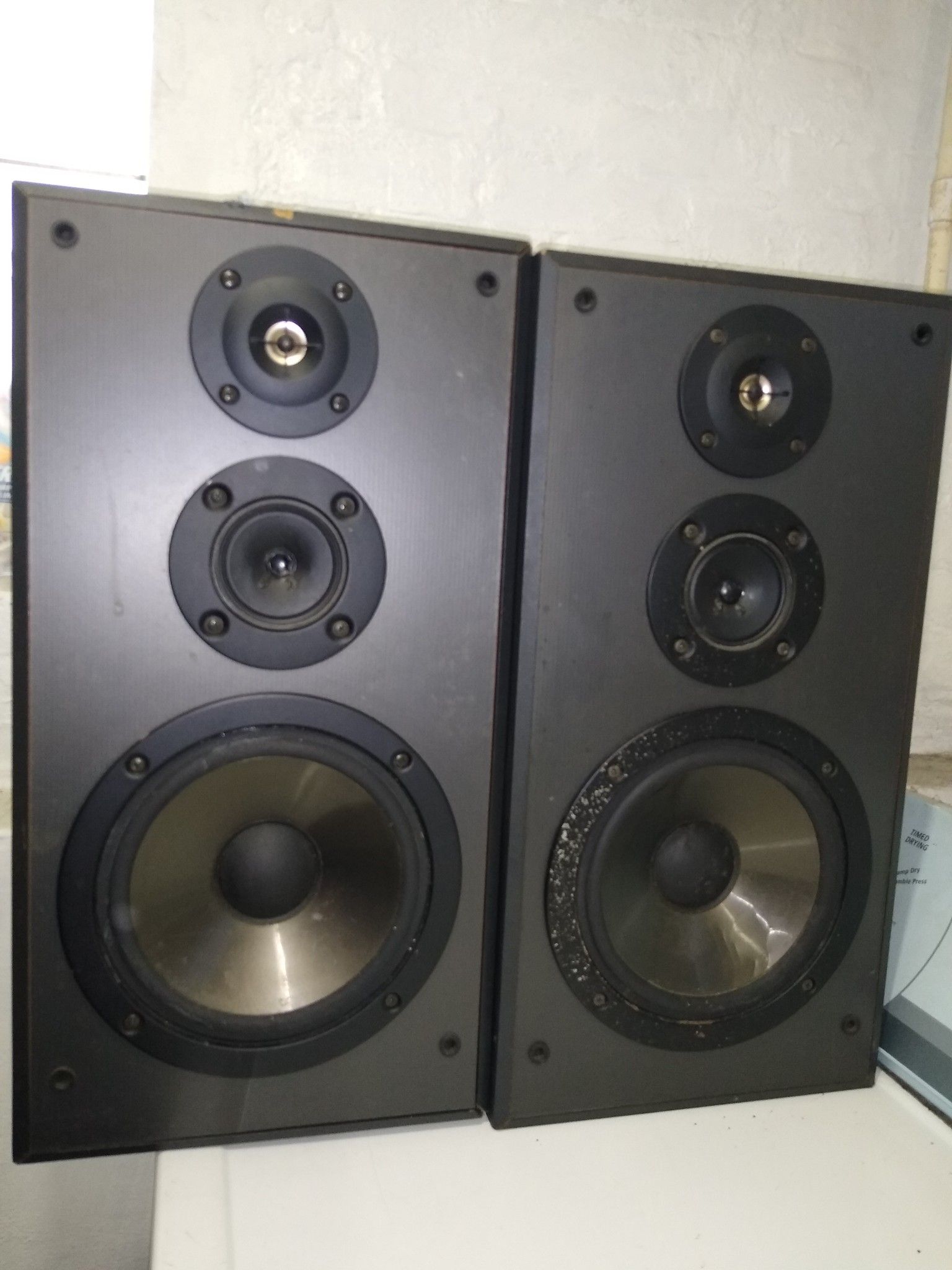 Sony 3 Way Bookshelf Tall Speakers 140 Watts Each for Sale in Chicago ...