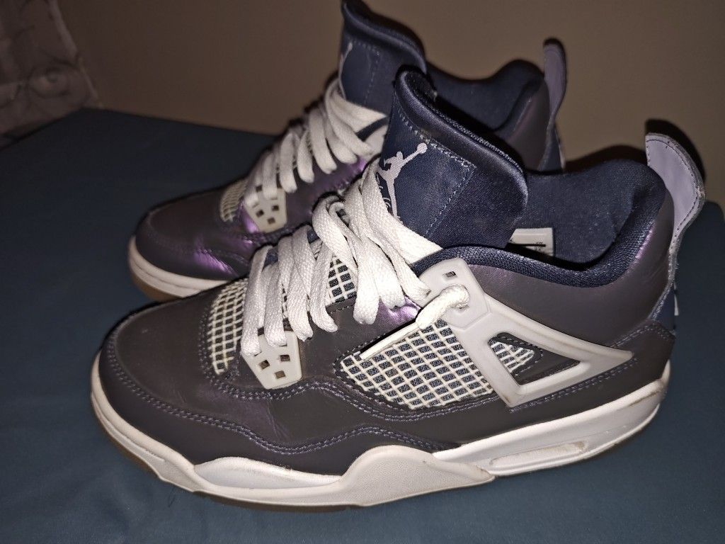 Jordan 4 Retro 6 Youth Women's 7.5 for Sale in Greensboro, NC - OfferUp