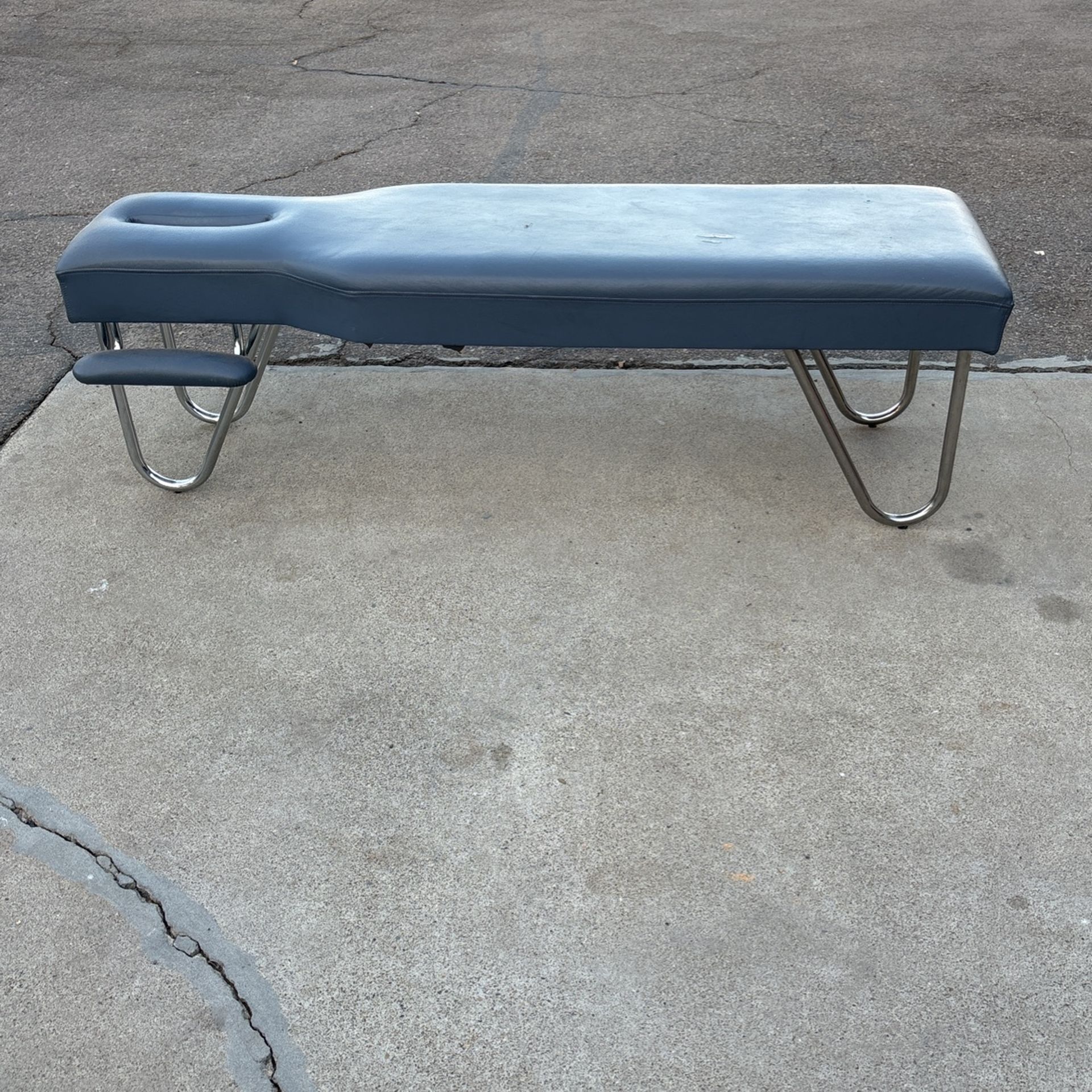 Free massage bench for Sale in Spring Valley, CA - OfferUp