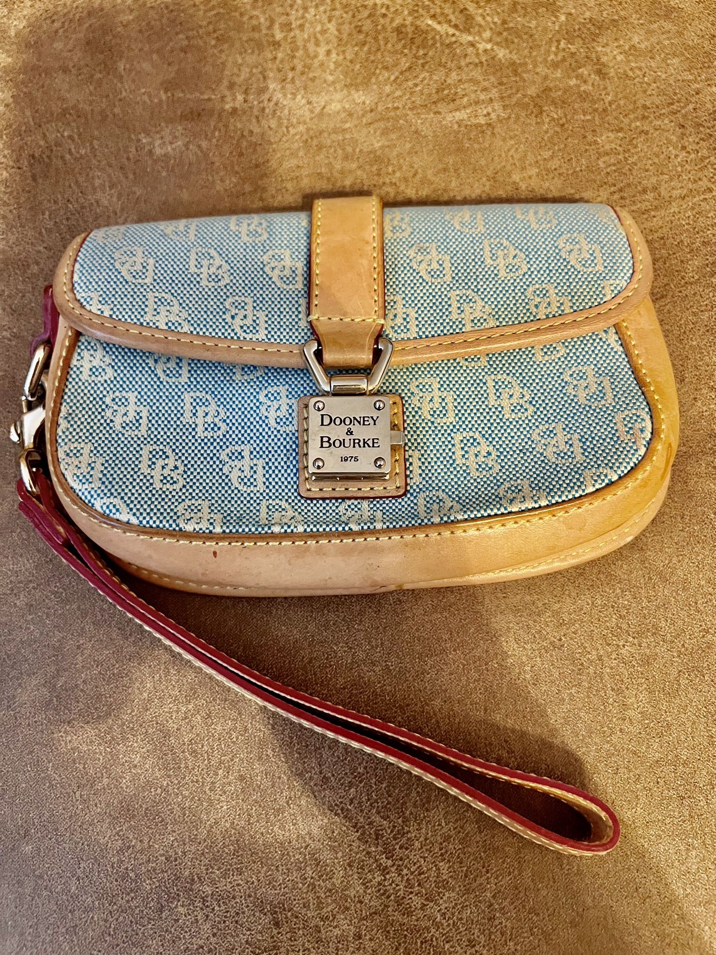 Dooney & Bourke Wristlet for Sale in Las Cruces, NM - OfferUp