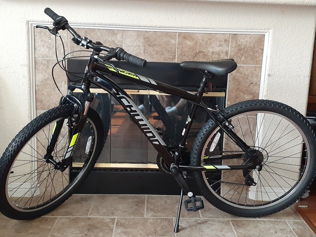 Schwinn Ranger Men's Mountain Bike 26". for Sale in Sacramento, CA ...