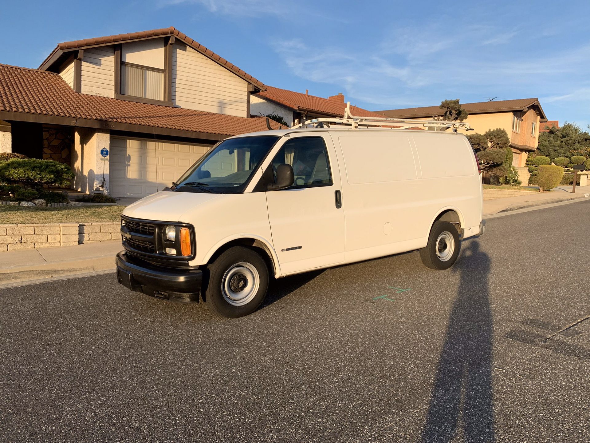 2000 Chevrolet Express 2500 for Sale in Pico Rivera, CA - OfferUp