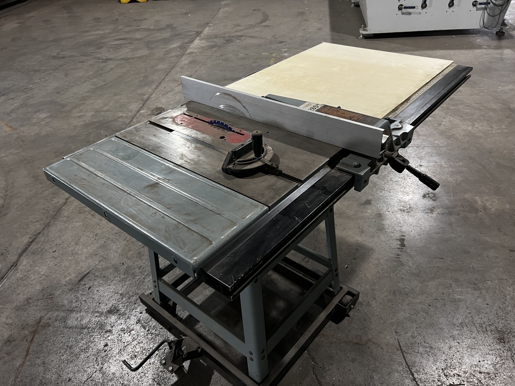 Delta Contractors Table Saw for Sale in Phoenix, AZ - OfferUp