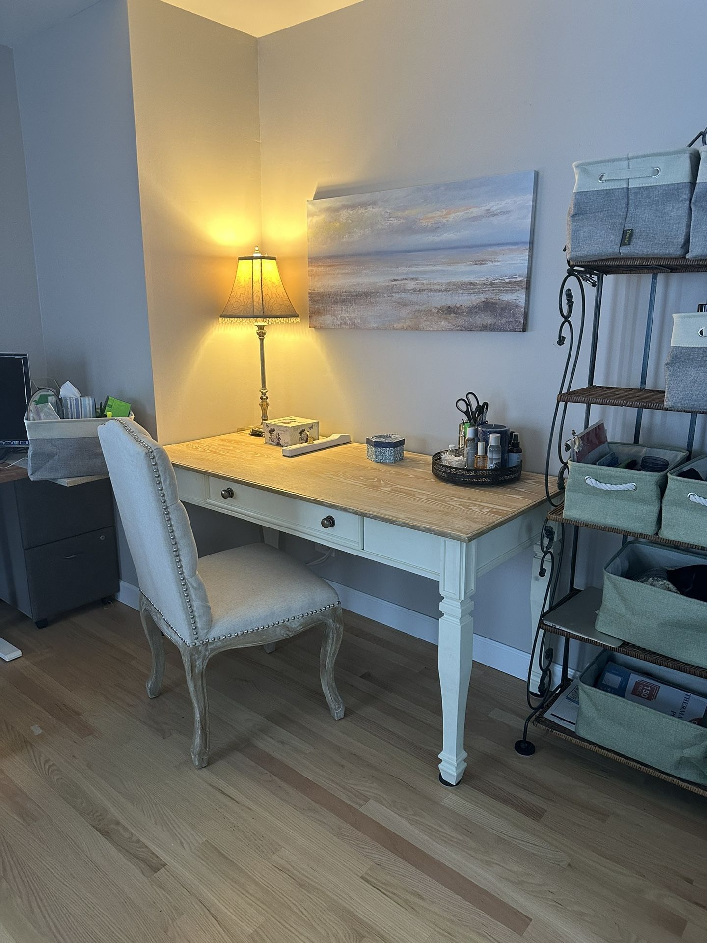 Beautiful Writing Desk for Sale in Dundee Township, IL - OfferUp