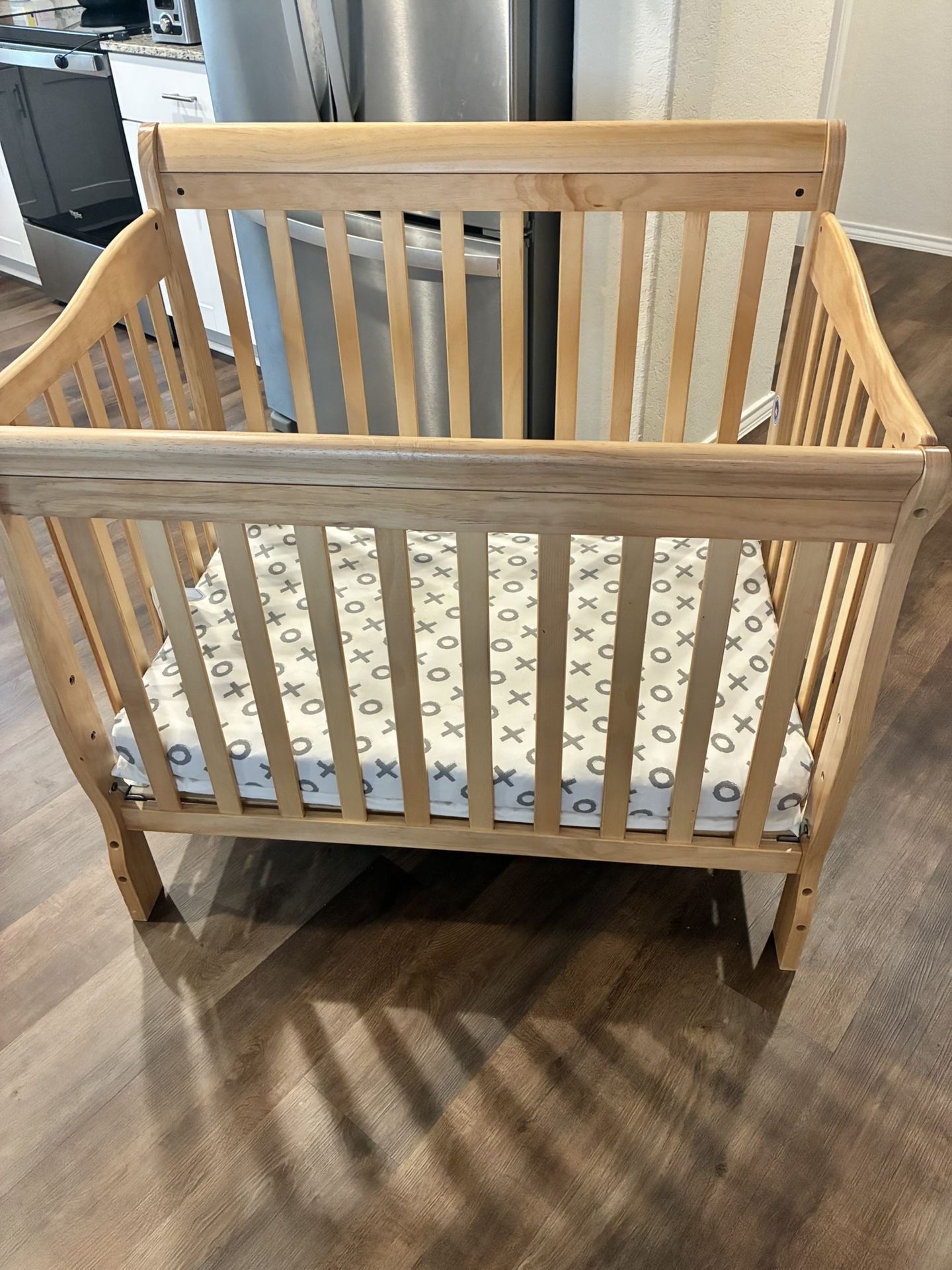 Aden “Dream On Me” 4- In 1 mini crib for Sale in San Antonio, TX - OfferUp