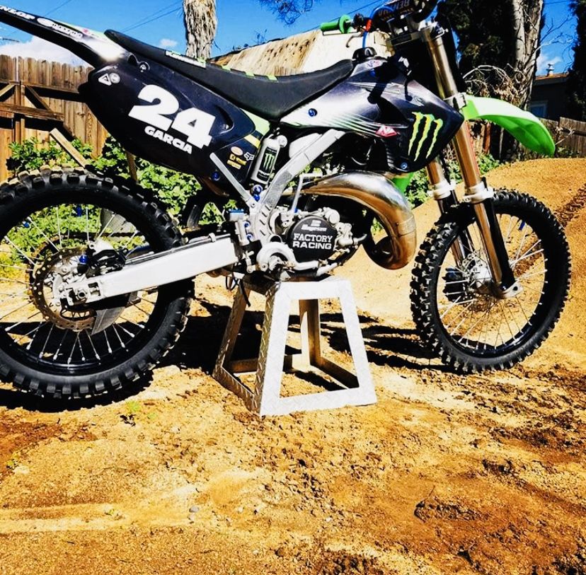 2003 Kawasaki kx125 for Sale in Wildomar, CA - OfferUp