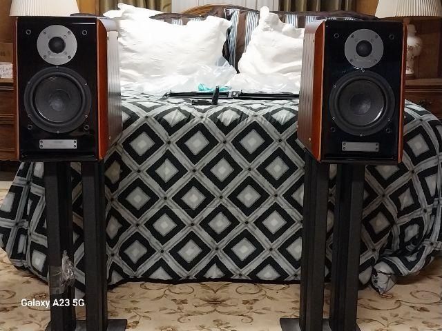 Usher B-718 Beryllium Bookshelf Monitor Speakers + Atlantis Metal ...