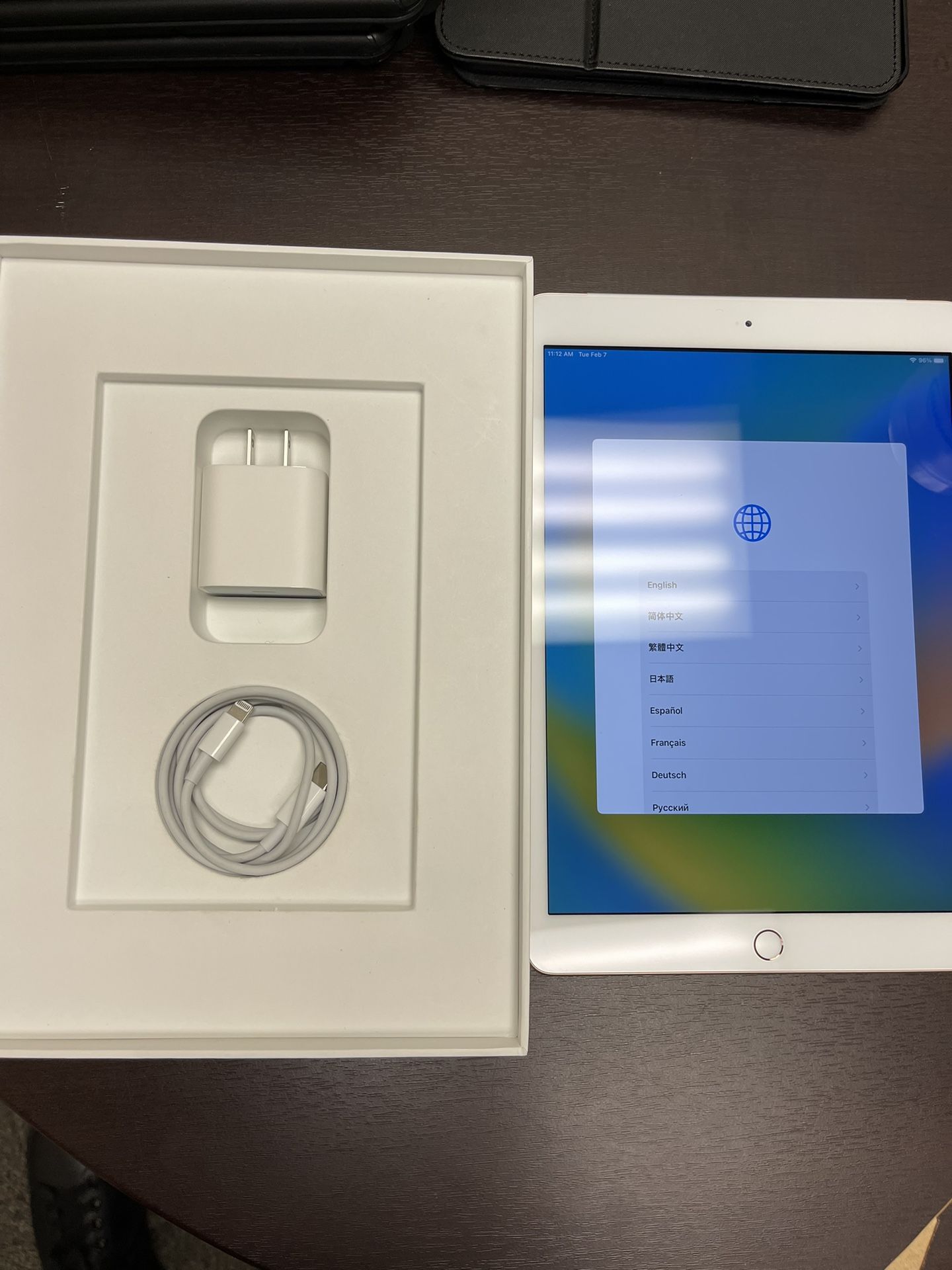 iPad (8th Generation) 128GB Wi-Fi + Cellular for Sale in Philadelphia ...