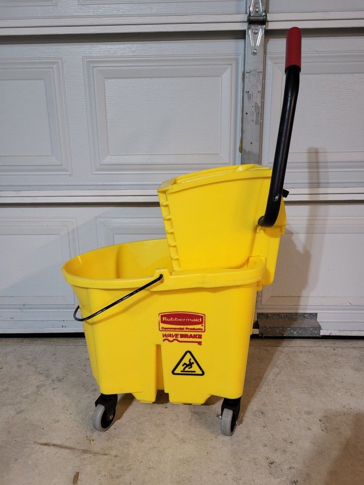Rubbermaid WaveBrake 35 Qt. Mop Bucket and Wringer for Sale in San ...