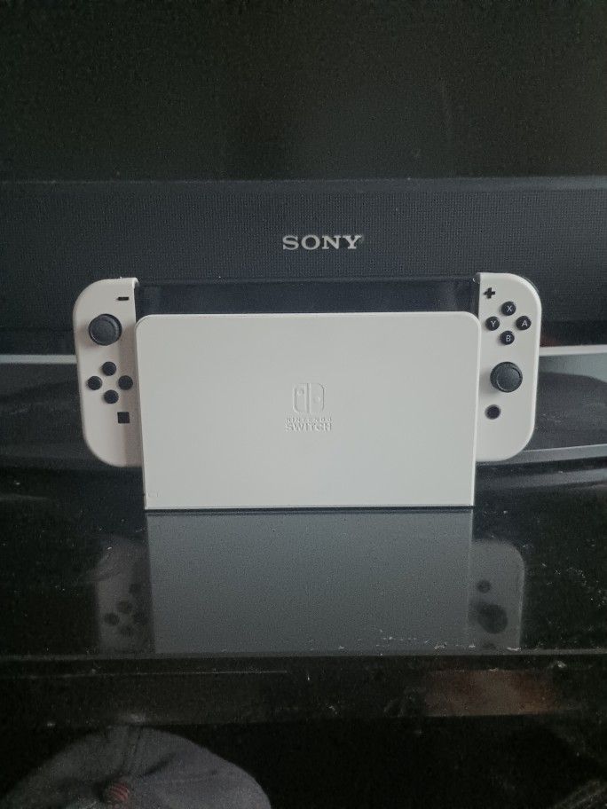 White Nintendo Switch OLED for Sale in Pasadena, MD - OfferUp