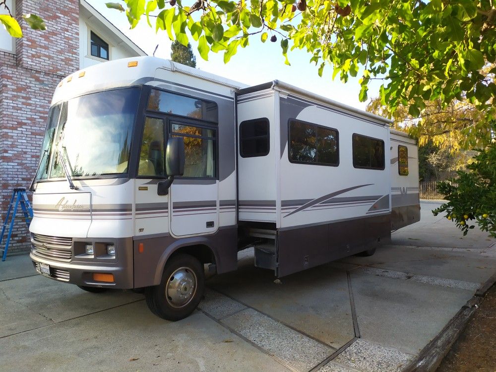 2002 winnebago Adventurer for Sale in Lafayette, CA - OfferUp