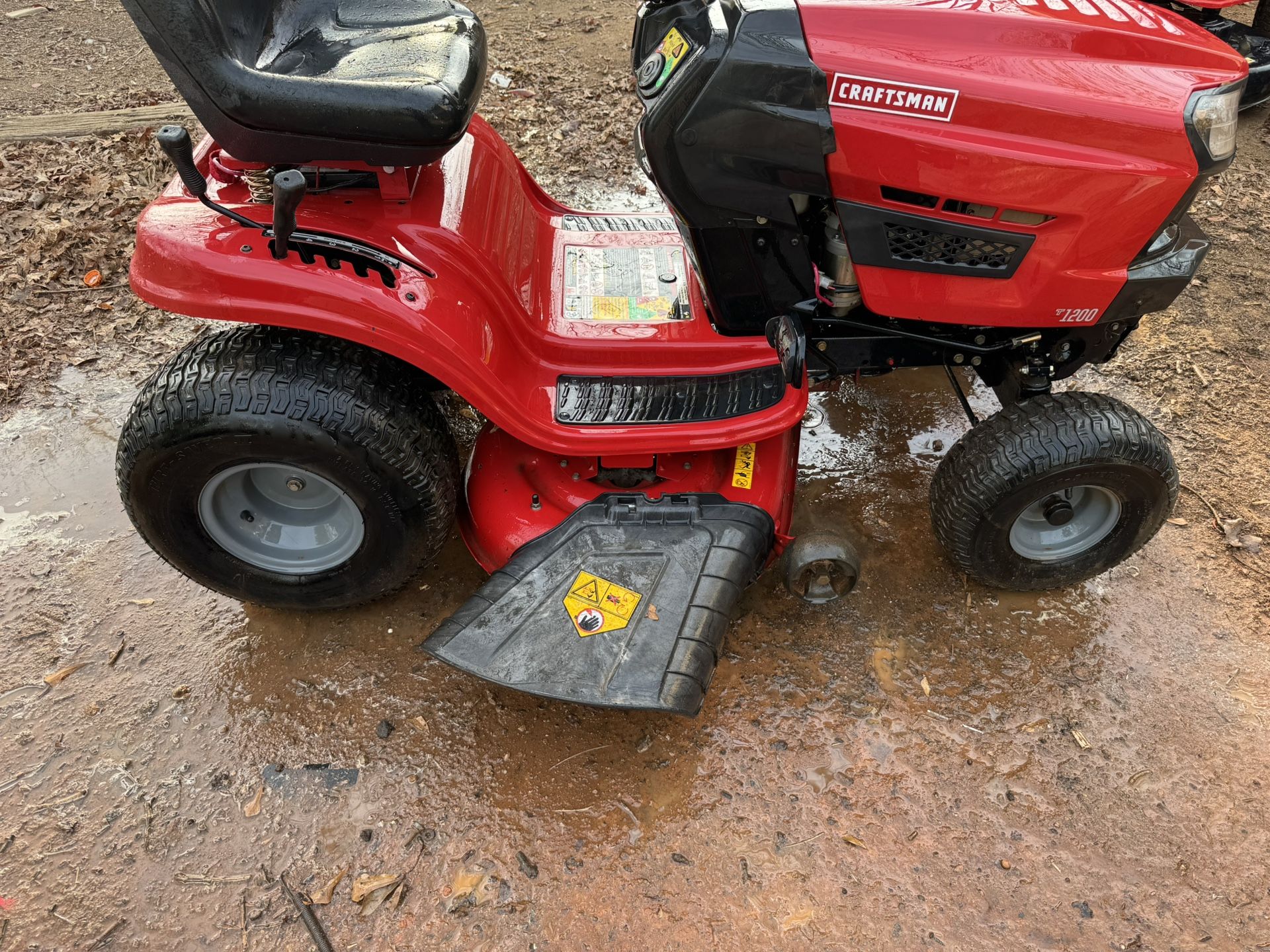 Craftsman T1200 Riding Lawnmower for Sale in Spartanburg, SC - OfferUp