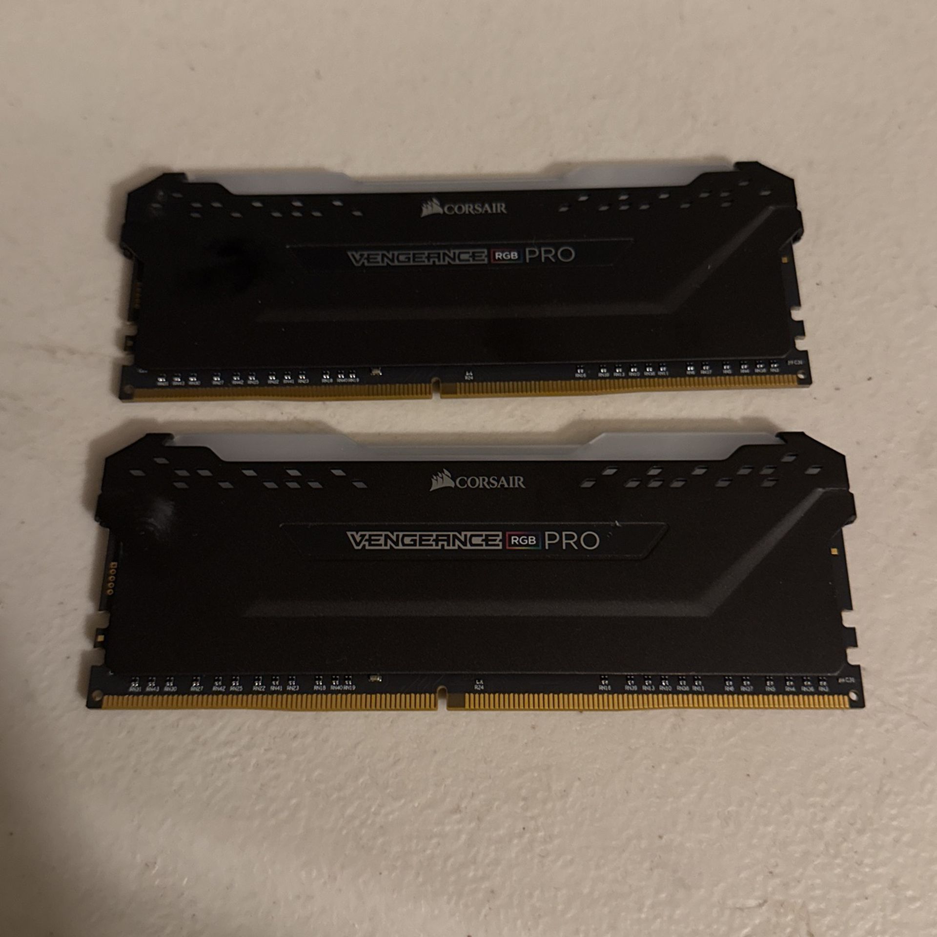 Cósair Ddr4 2X16 32 Gbs for Sale in Los Angeles, CA - OfferUp