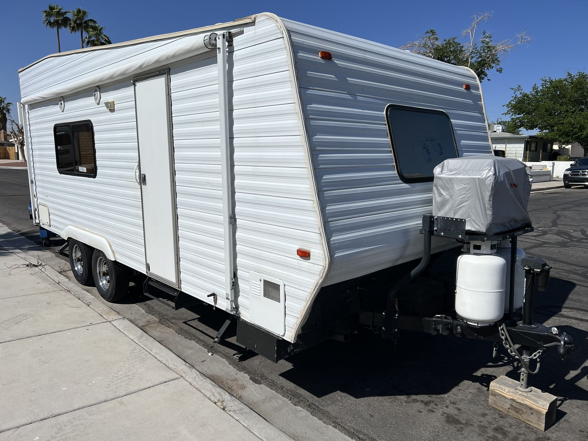 2001 Weekend warrior Toy hauler for Sale in Las Vegas, NV - OfferUp