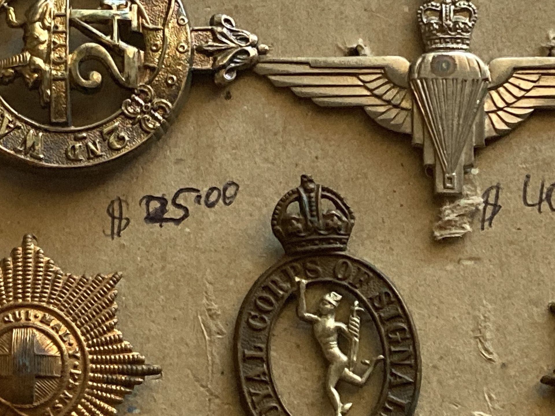 Vintage military collectibles Britain hat badges insignia medals pins ...