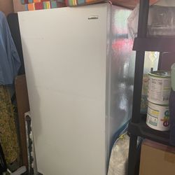 Frigidaire 15.5 cu ft Stand Up Freezer for Sale in Orlando FL OfferUp