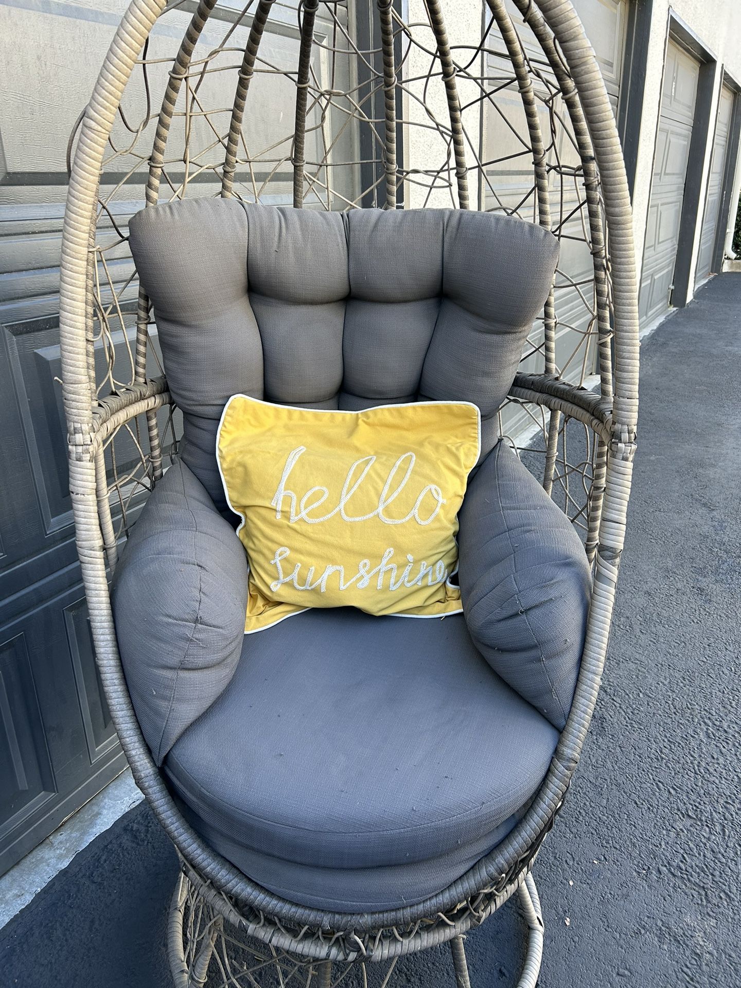 Egg Spin Chair For Sale In Rancho Cucamonga, Ca - Offerup