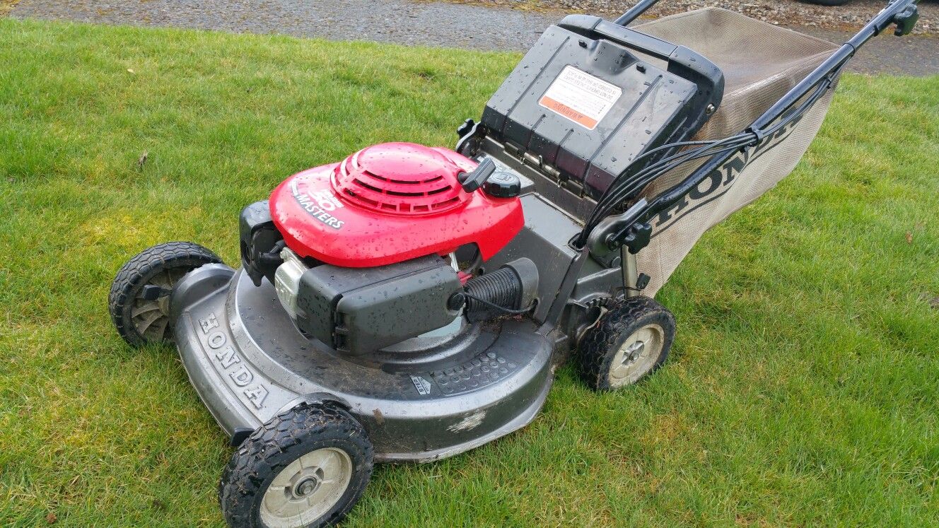 Honda COMMERCIAL Self Propelled Lawn Mower HR215 for Sale in Salem, OR ...