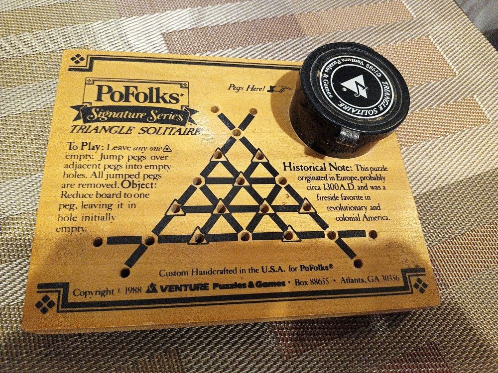 POFOLKS TRIANGLE SOLITAIRE PEG BOARD GAME 1988 METAL PEGS for Sale in ...