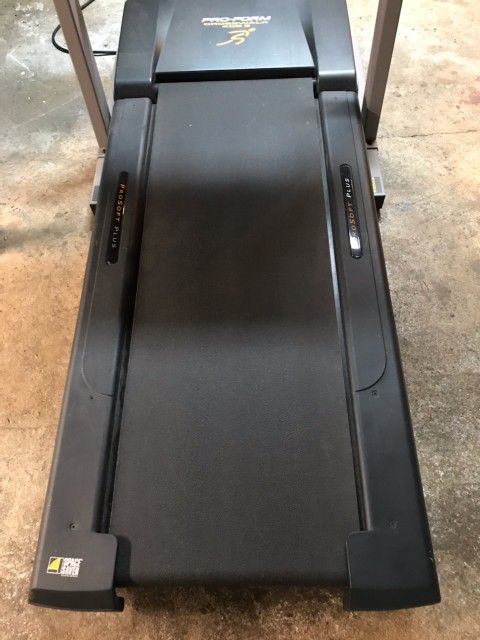 Proform Crosswalk 405E Treadmill for Sale in Camas, WA - OfferUp