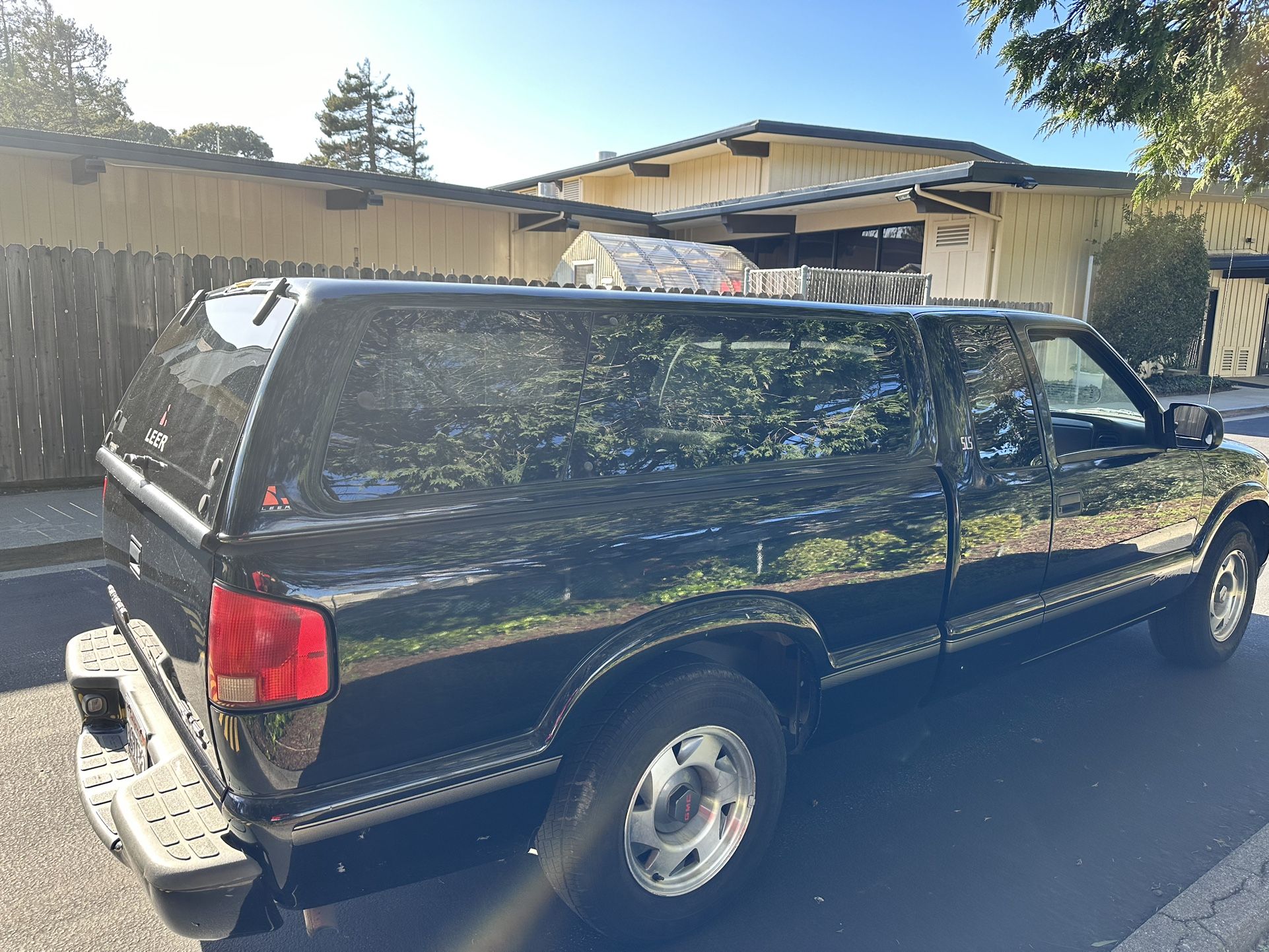 1998 GMC Sonoma S10 Camper Shell for Sale in San Bruno, CA - OfferUp