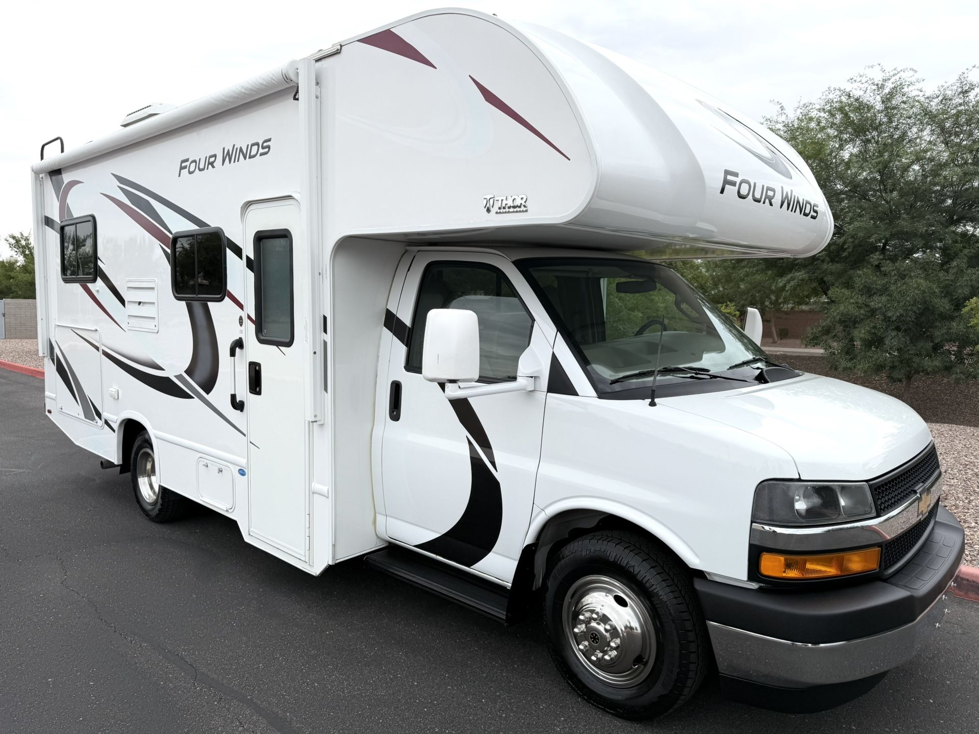 Four Winds Luxury Class C Motorhome for Sale in Scottsdale, AZ - OfferUp