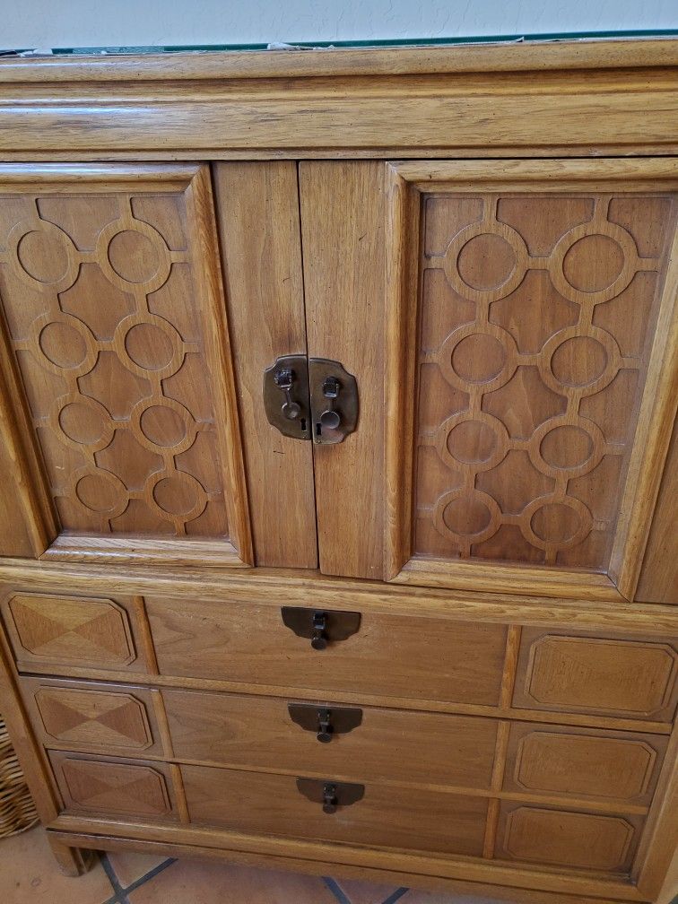 Dresser - Lexington Pecan Color for Sale in Scottsdale, AZ - OfferUp